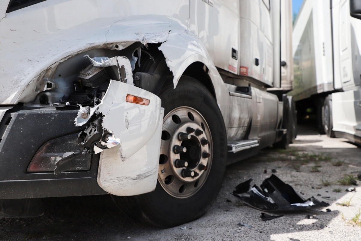 5 Reasons You Should Have an Attorney After a Commercial Vehicle Crash